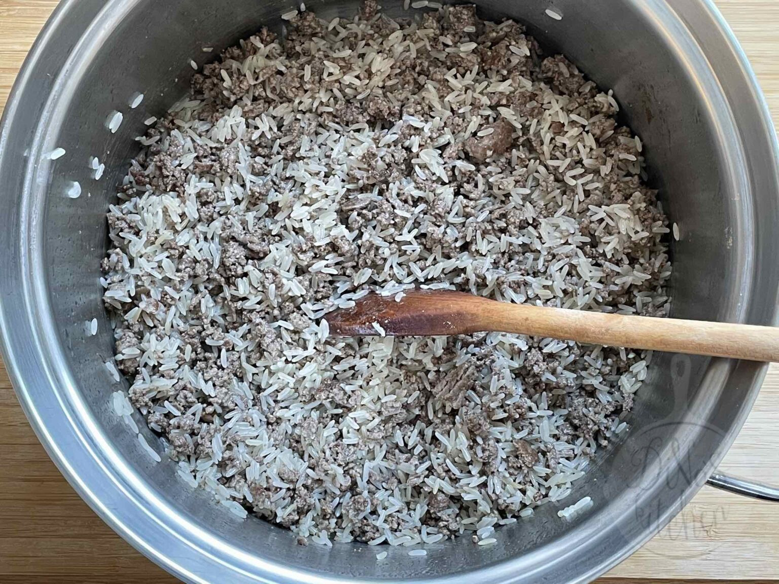 RIZ A DJEJ (CHICKEN WITH RICE AND MEAT) - https://dinas-kitchen.com